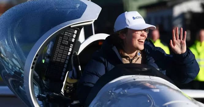 Teen pilot completes round-the-world feat - Daily Ausaf