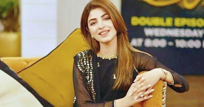 Actress Kinza Hashmi looks stunning in yellow Outfit - Daily Ausaf