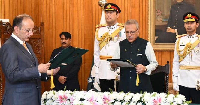 PM Shehbaz expands cabinet, Musaddiq Malik takes oath as Minister of ...