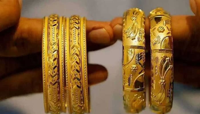 Gold prices decrease Rs3,600 per tola in Pakistan - Daily Ausaf