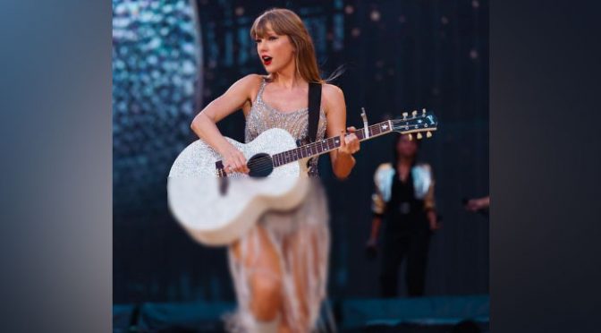 Taylor Swift Shows Her Underwear Wardrobe Malfunction