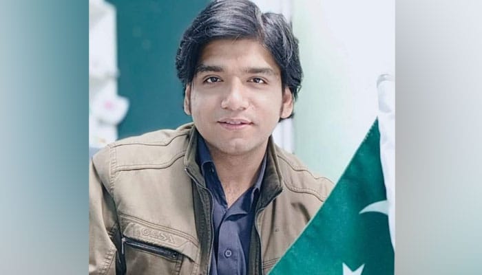 Dr. Affan Qaiser emotionally recalls mother's sacrifices - Daily Ausaf