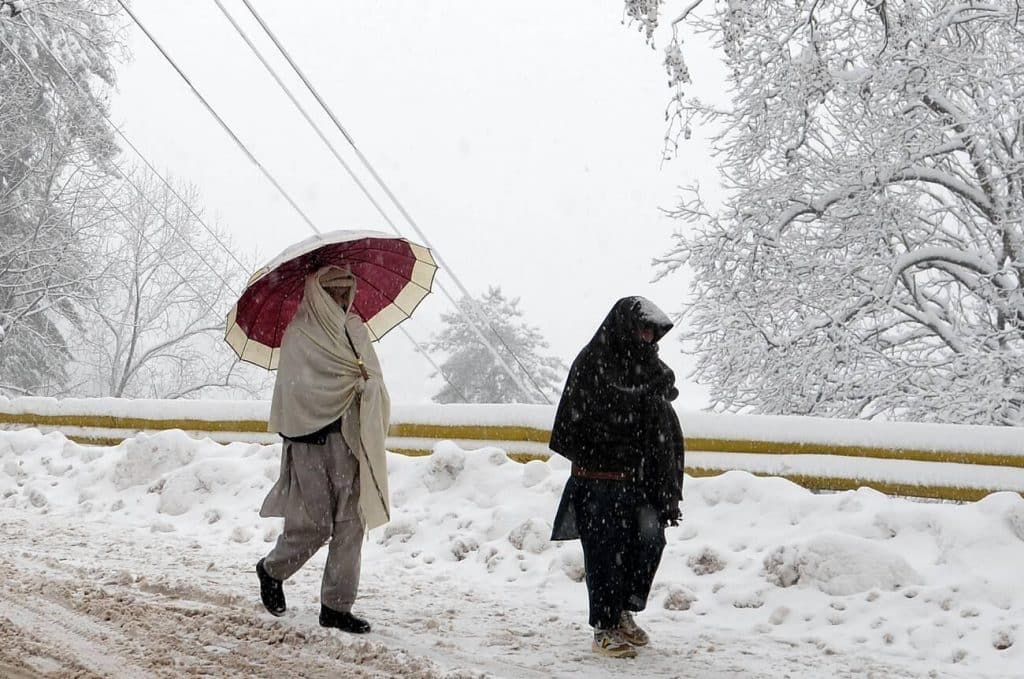 PDMA issues alert as rain & snowfall continue in Murree - Daily Ausaf