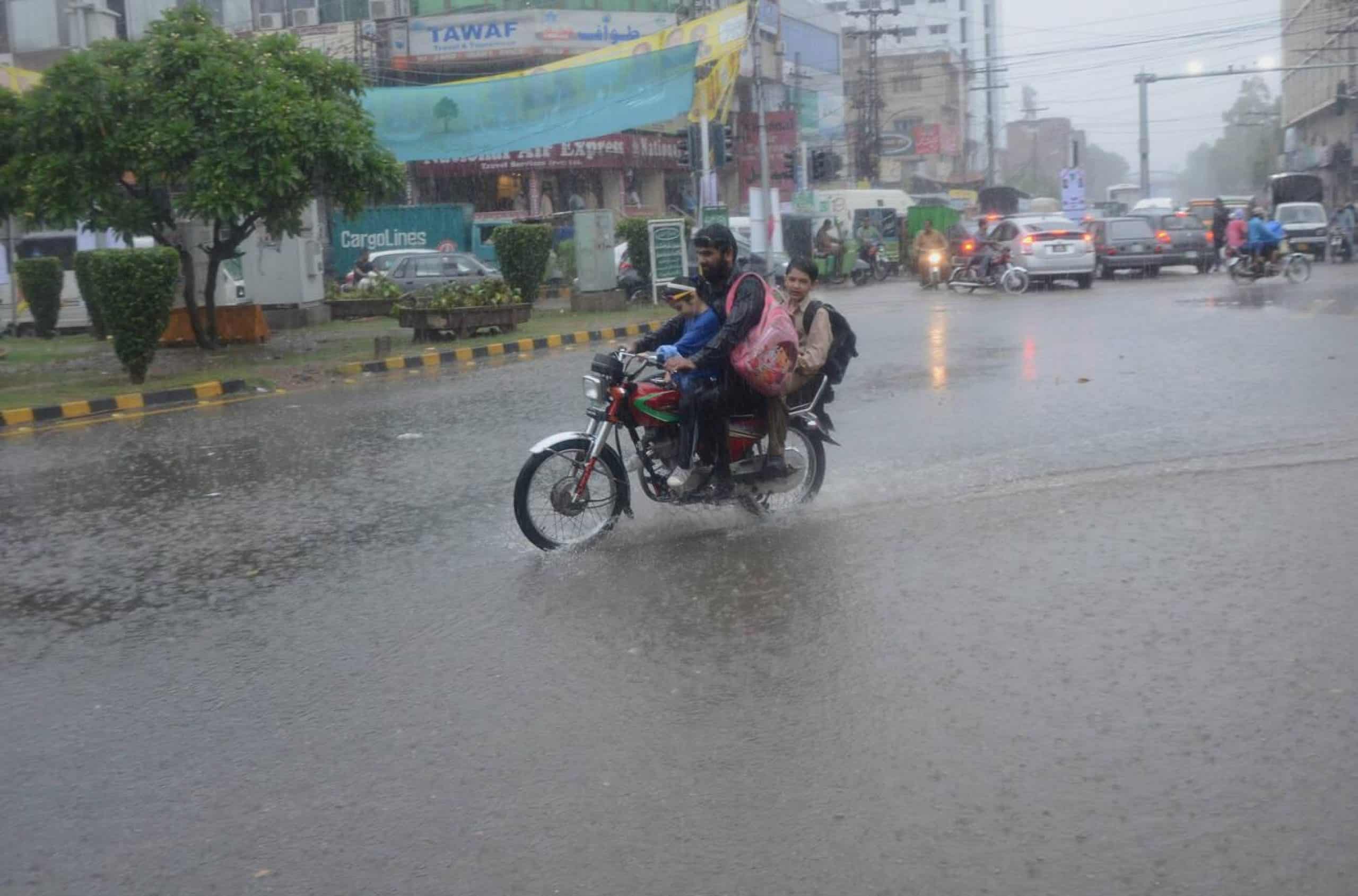 Lahore weather forecast: Light rainfall, strong wind expected - Daily Ausaf