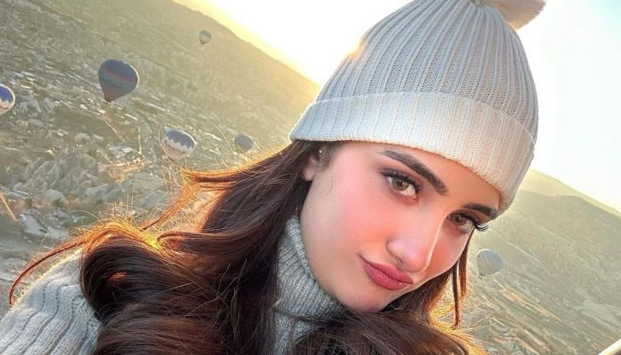 Pakistani Actress Aiza Awan Enjoys Vacation in Turkey - Daily Ausaf