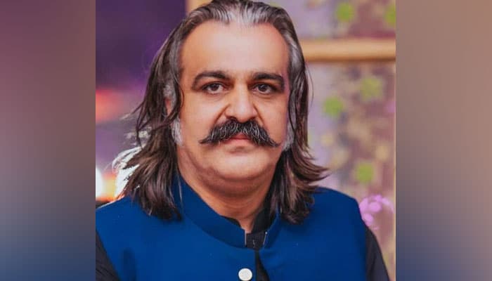 CM KP Gandapur’s video of distributing cash money among party workers ...