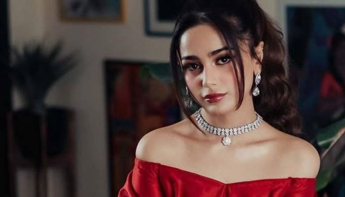 Aima Baig comes under fire over new bold clicks: See photos here ...