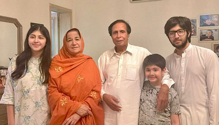 Pervaiz Elahi walks free from jail after 355 days - Daily Ausaf