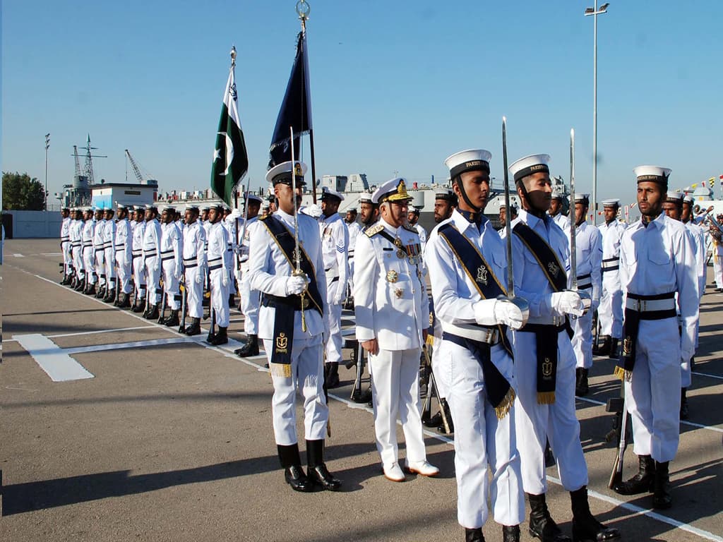 Passing out ceremony of naval cadets held in Karachi - Daily Ausaf