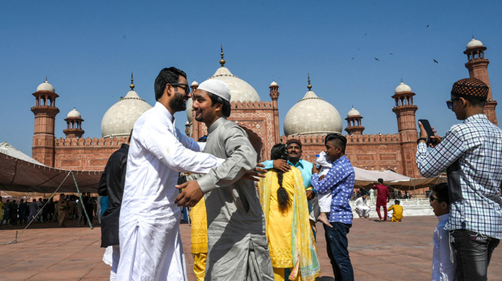 Pakistan celebrates Eid-ul-Fitr with religious fervor - Daily Ausaf