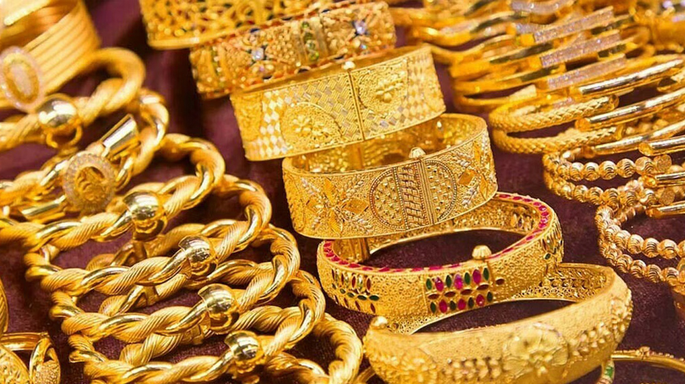 Gold prices decrease Rs2,000 per tola in Pakistan - Daily Ausaf