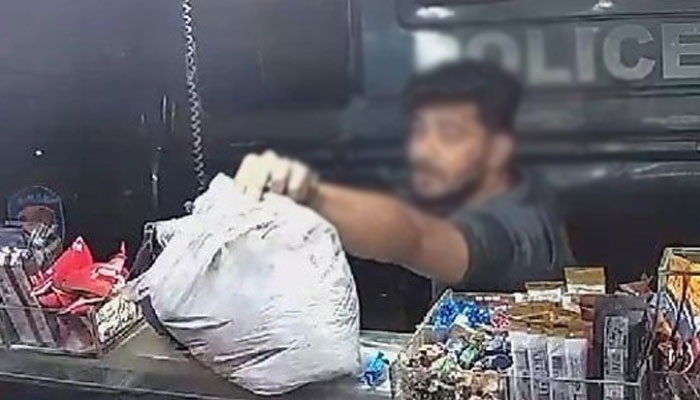 DSP’s son caught red-handed on CCTV in Karachi Pan Shop Robbery - Daily ...