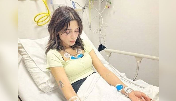 Aima Baig discloses she suffered a minor heart attack - Daily Ausaf