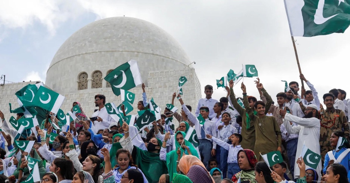 Pakistanis share patriotic WhatsApp status on eve of Pakistan's ...