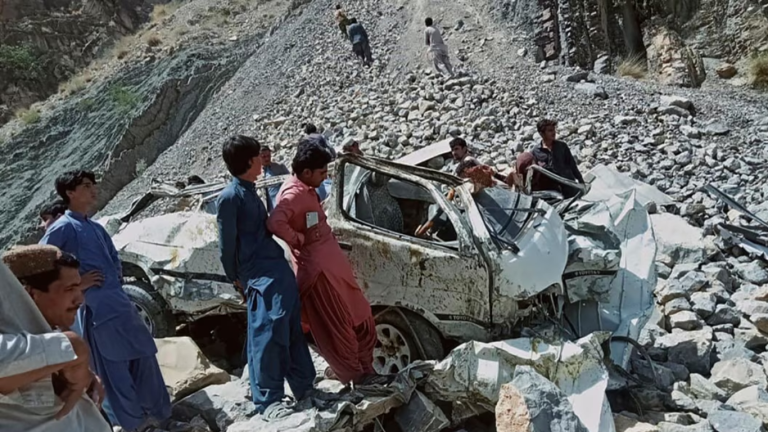 Bus plunges into ravine in Mardan four dead, nine injured - Daily Ausaf