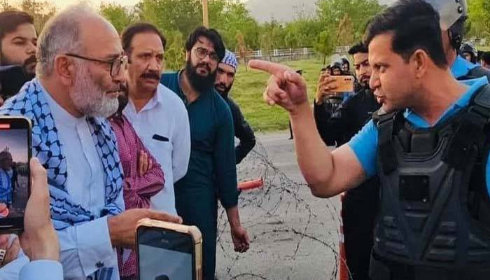 Ex senator Mushtaq Ahmed arrested in Islamabad - Daily Ausaf