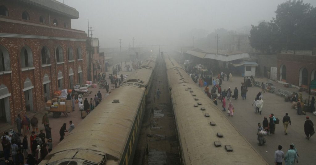 Punjab declares health emergency, three-day lockdown in smog-hit Multan ...