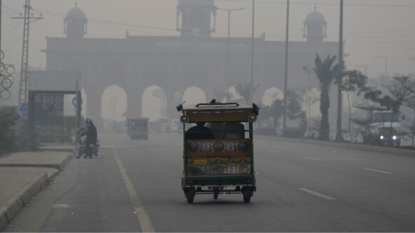 PMD advisory: Smog can cause traffic disruption across country - Daily ...