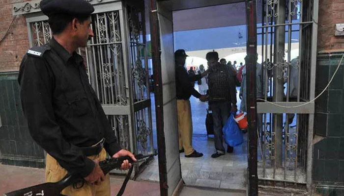 75% applicants fail physical test for Pakistan Railways Police jobs ...