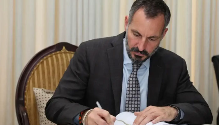 Prince Rahim Aga Khan appointed new imam of Ismaili community - Daily Ausaf