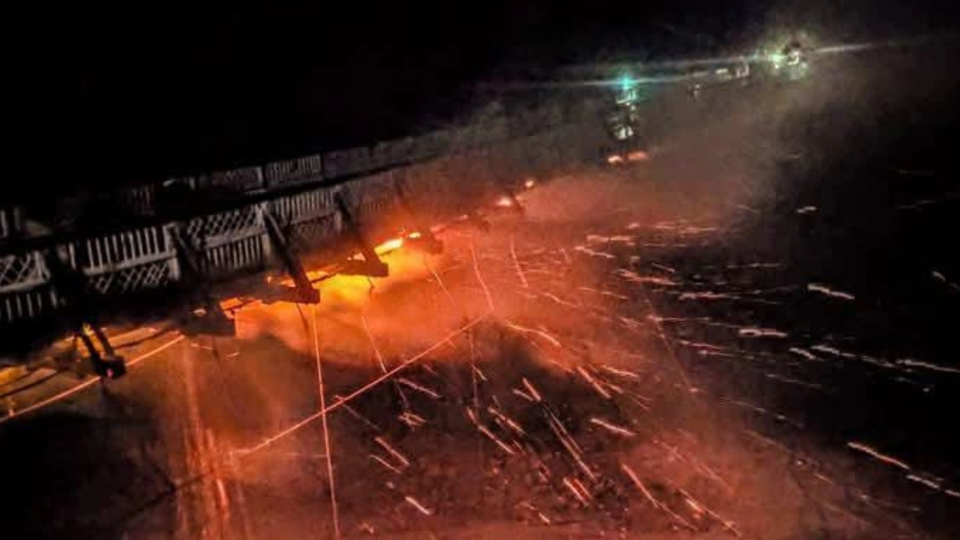 Fire engulfs historic suspension bridge in Gilgit - Daily Ausaf