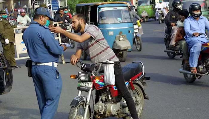 Lahore Traffic Police unveils App for faster e-challan recovery - Daily ...
