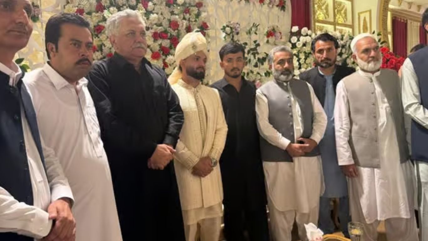 Famous cricketer Kamran Ghulam ties the knot - Daily Ausaf