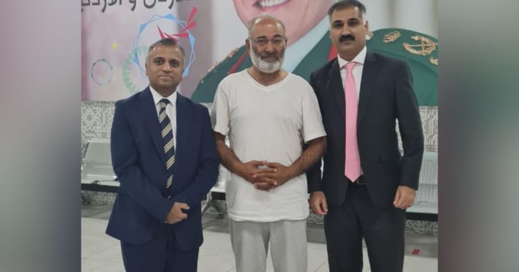 Former senator Mushtaq Ahmad released from Israeli detention - Daily Ausaf
