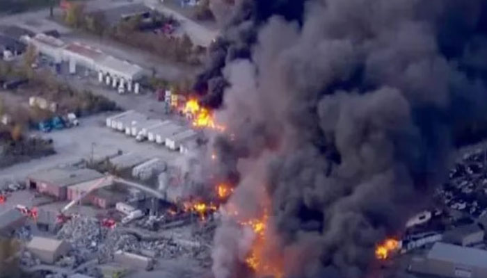 Cargo plane crashed in Kentucky, killing 4 & injuring 11 - Daily Ausaf