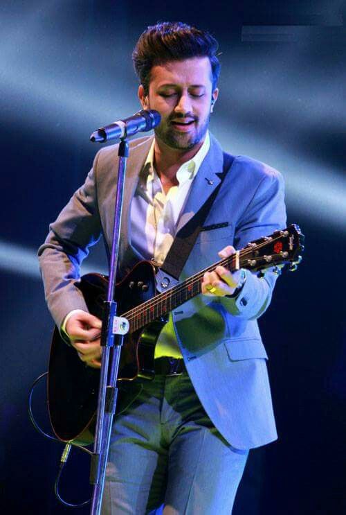 Atif Aslam Concert Stopped After Fan Jumps On Stage Unexpectedly ...