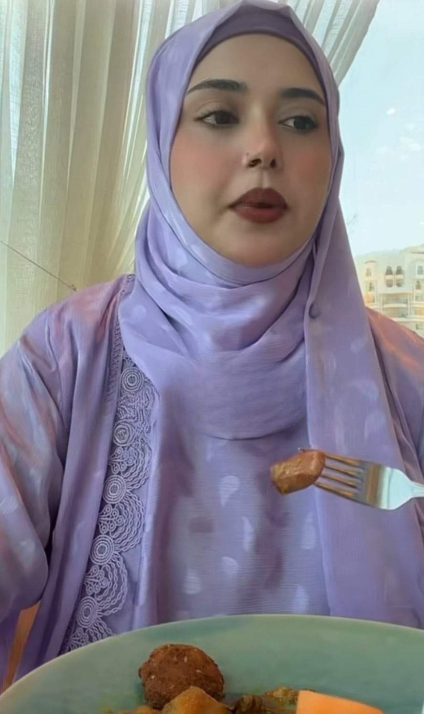 Kanwal Aftab Hajj Makeup Controversy Sparks Massive Social Media Debate ...